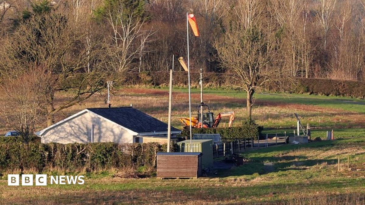 County Armagh: One hospitalised after small aircraft crash - BBC News