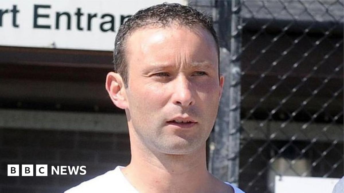 Family of murdered prison officer 'betrayed by justice system' - BBC News