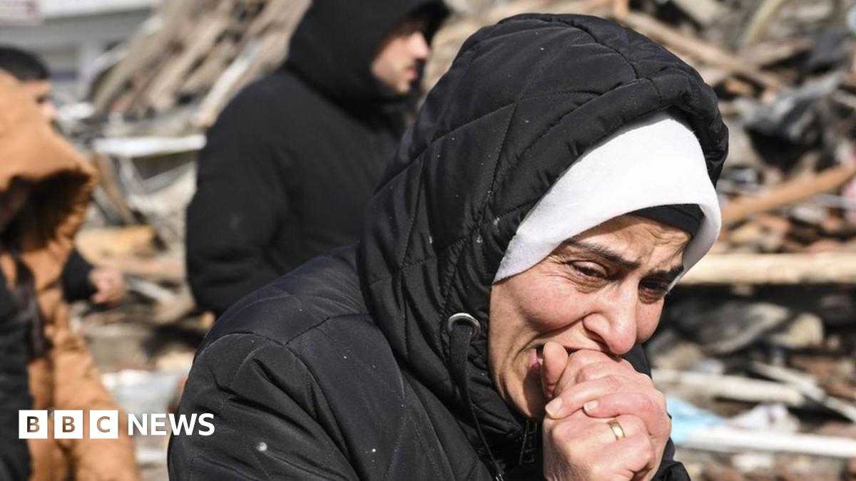 Turkey earthquake: Luton volunteer applauds UK response - BBC News