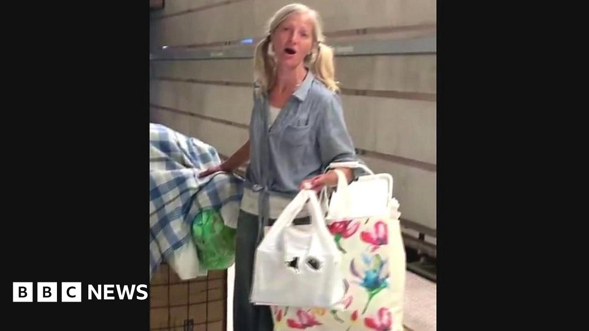 Singing Los Angeles homeless woman stuns social media - BBC News