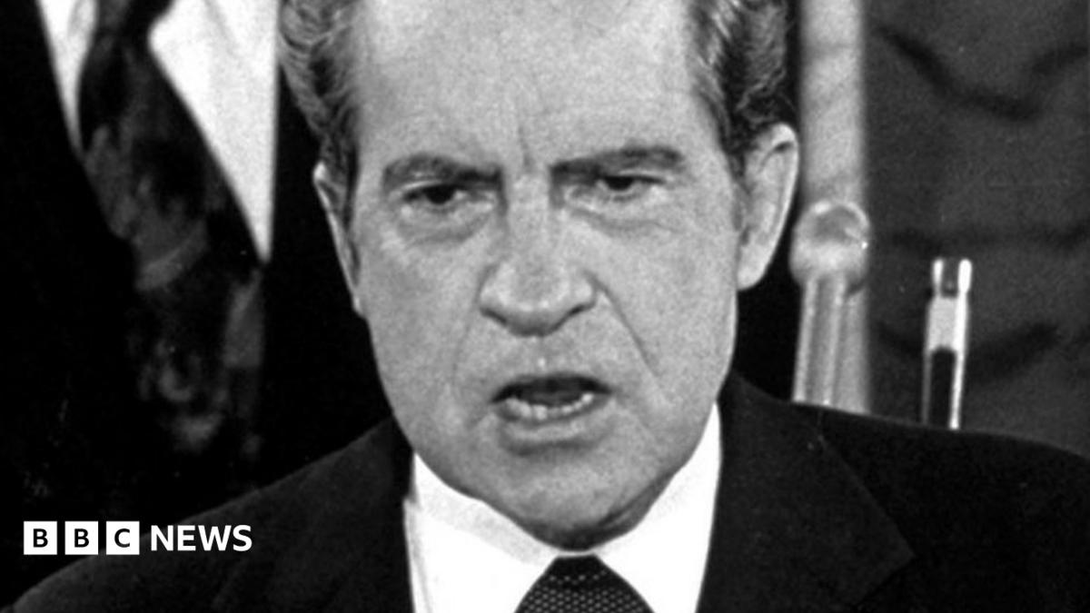 Echoes of Watergate resurface as Trump-Russia links probed - BBC News