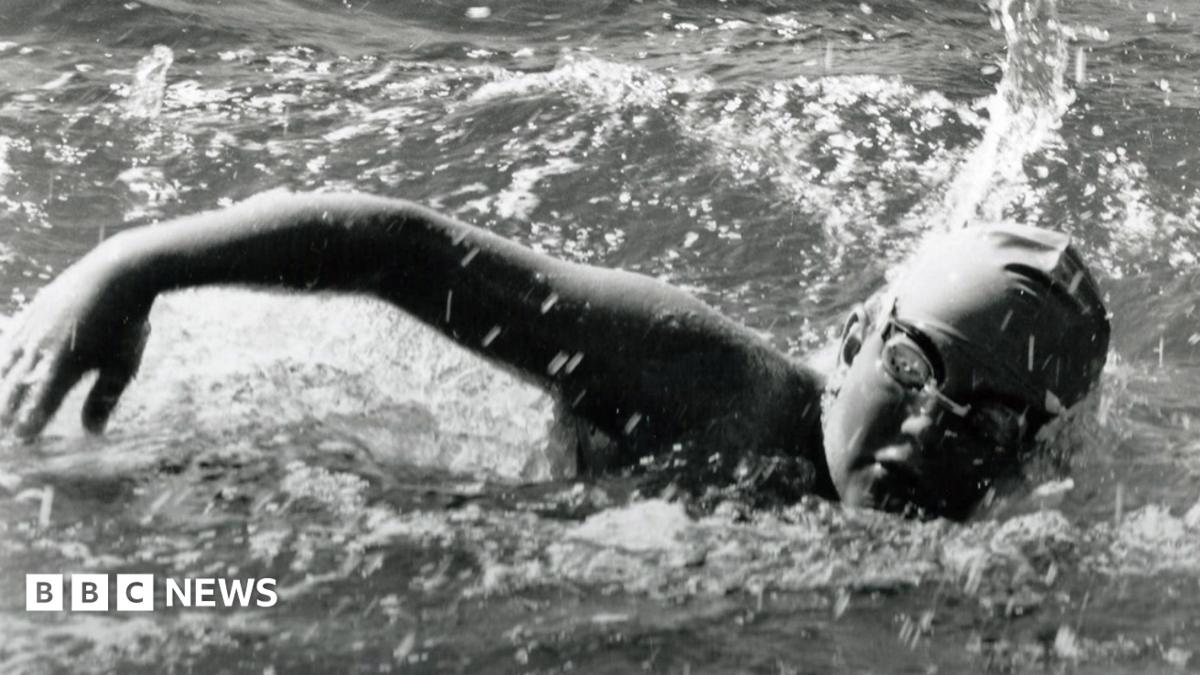 How an 11-year-old came to swim the Channel - BBC News