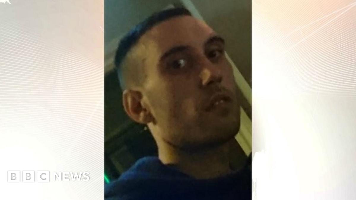 Gavin Singleton death: Man was fatally stabbed in row over cash - BBC News