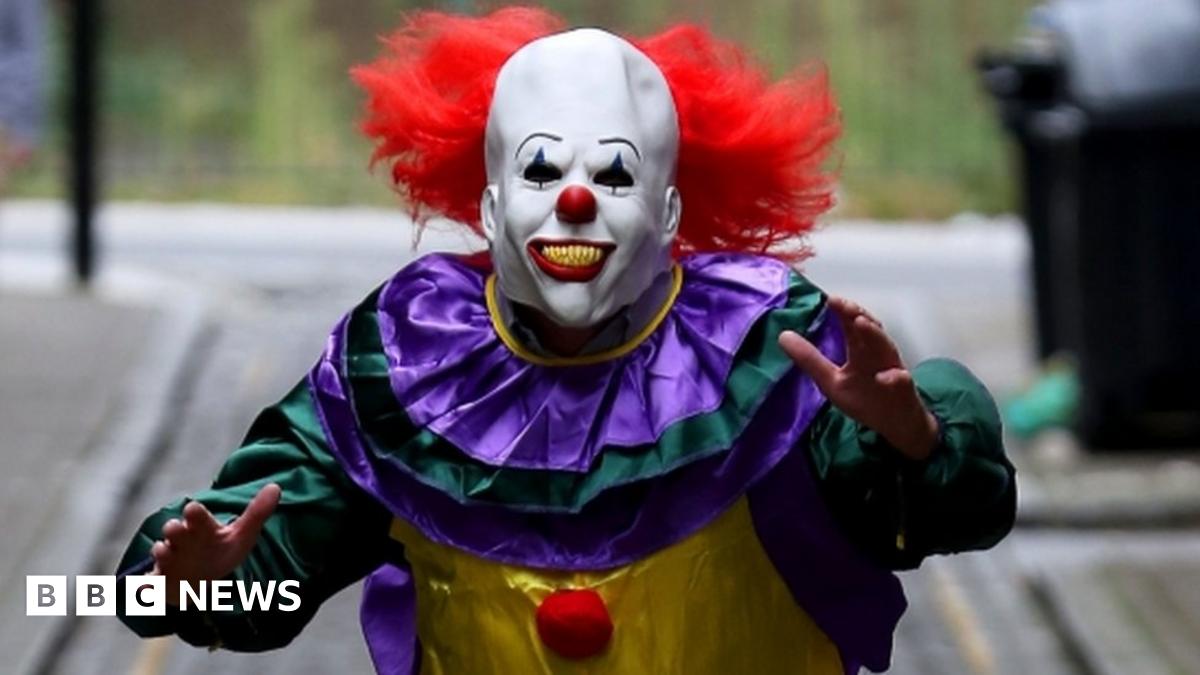 Creepy clown craze: 'Nobody's laughing' - BBC News