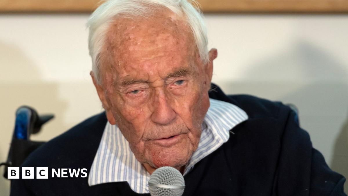 David Goodall: Scientist, 104, ends his life in Switzerland - BBC News