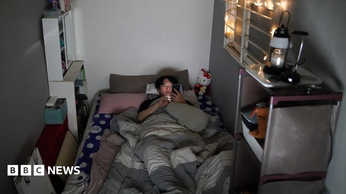 Parasite: The real people living in Seoul's basement apartments - BBC News