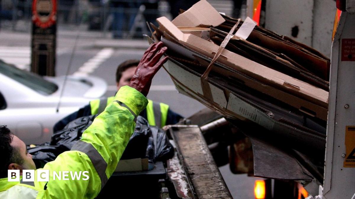 Cambridgeshire biofuel bin lorries 'cut carbon by 90%' - BBC News