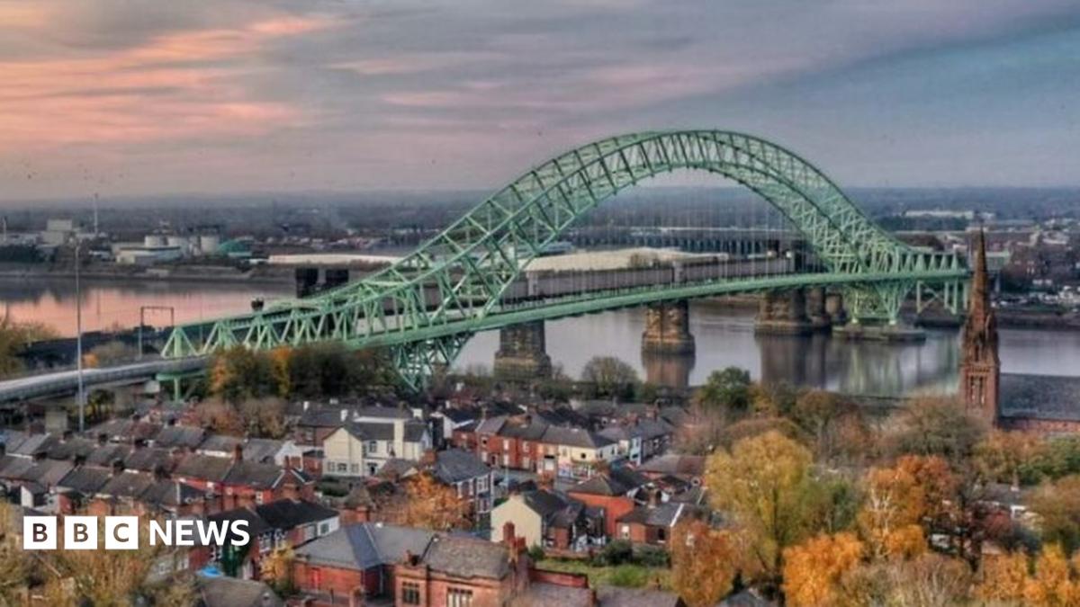 Silver Jubilee Bridge between Runcorn and Widnes closes to drivers ...