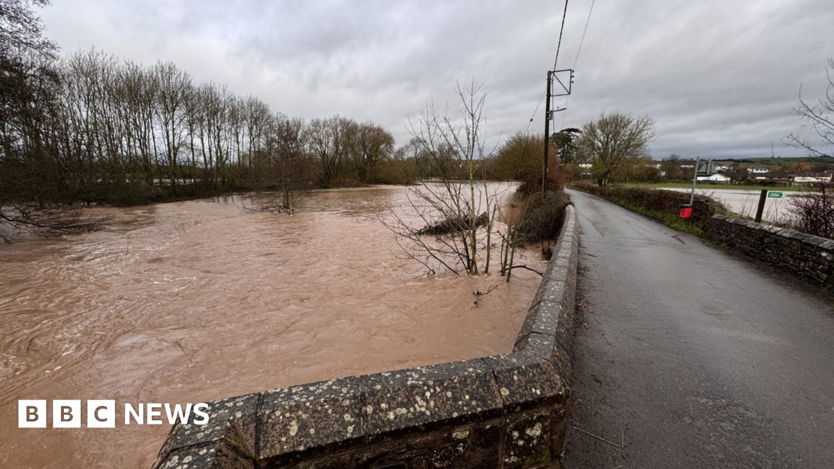 Devon flood alerts in place due to heavy rain - BBC News