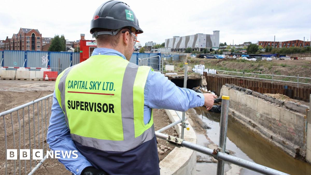 River Lea re-routed around new Luton Town football stadium - BBC News