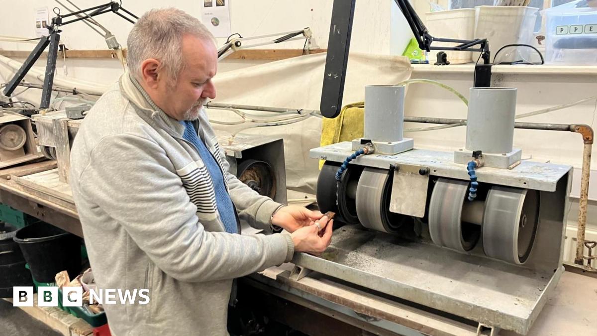 Fight to save workshop that transforms stones into gems - BBC News