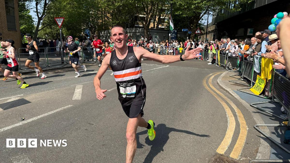 London Marathon runner taken ill on course completes parkrun - BBC News