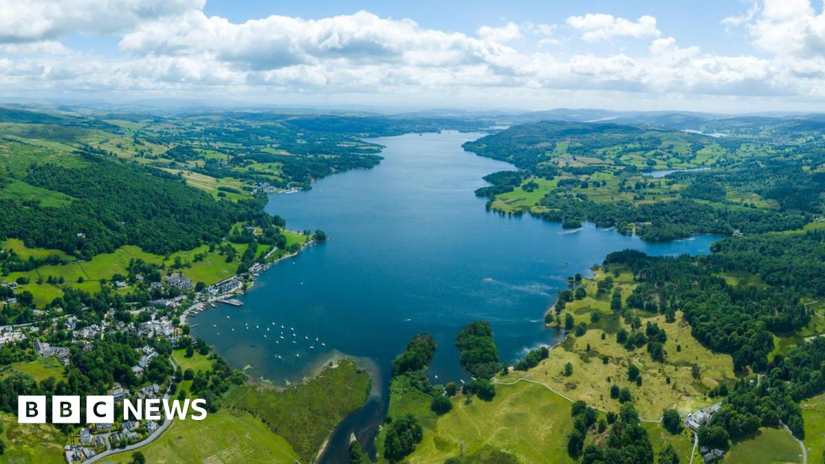 Teenage boy dies in Windermere - BBC News