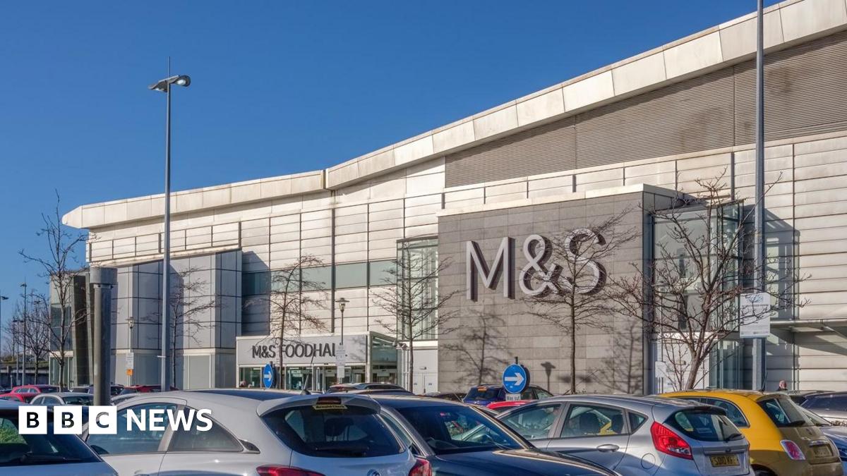 Braehead Shopping Centre sold in possible £220m deal - BBC News