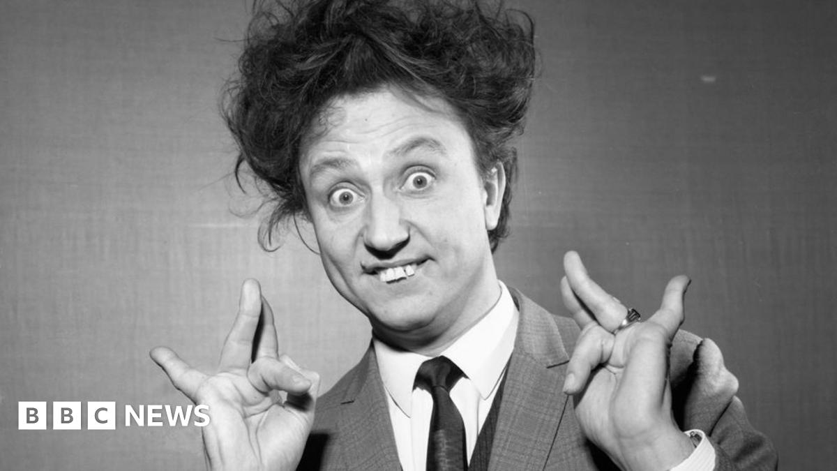 Sir Ken Dodd: Documentary gives rare insight into comic's world - BBC News