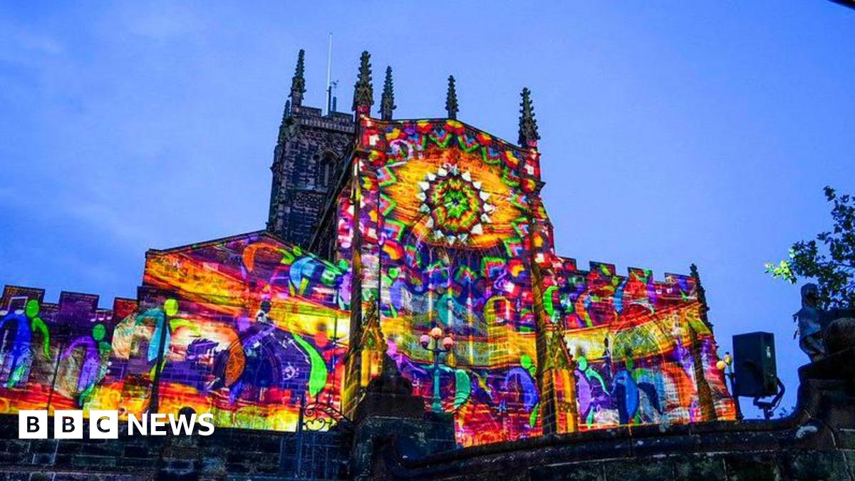 Wolverhampton show returns as part of Lights in Night festival - BBC News