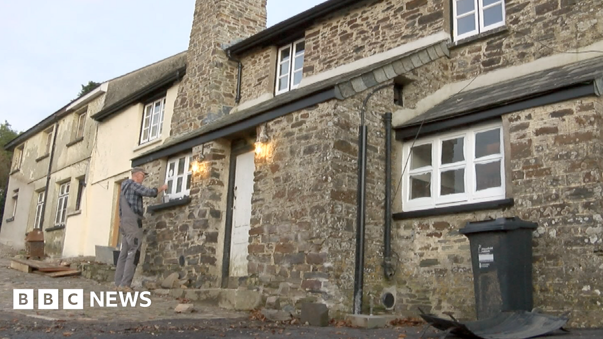 Cornwall surgeon aims to end village's five-year pub drought - BBC News