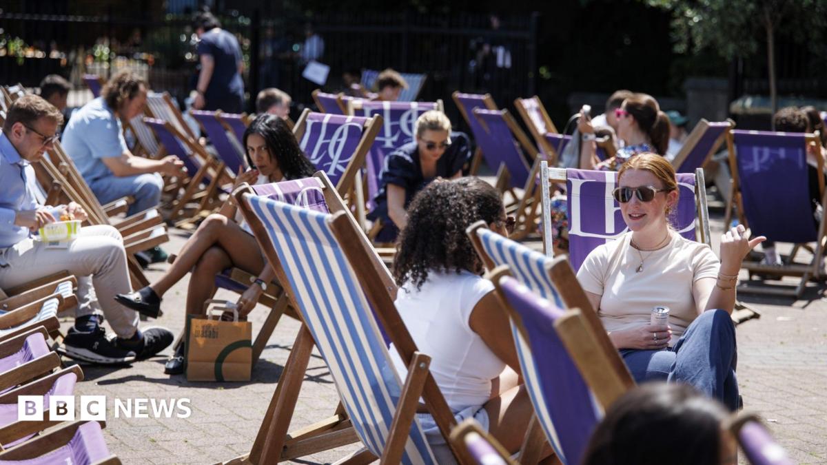 Temperatures surpass 29C as UK heads for heatwave - BBC News