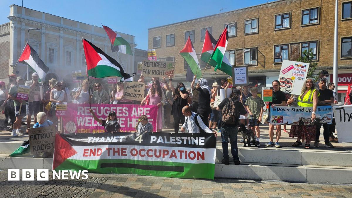 Dover: More than 100 anti-racism protesters gather for rally - BBC News