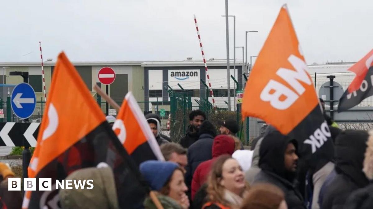 GMB union to hold ballot at Amazon warehouse - BBC News