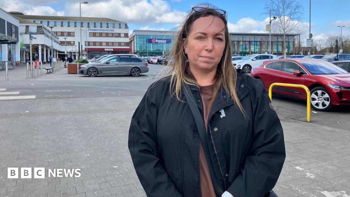 'Unfair' charges in Pitsea leave drivers 'scared of parking' - BBC News