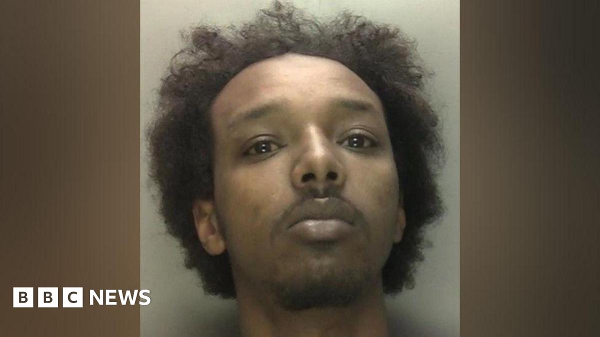 Lozells: Police search for murder suspect as five arrested - BBC News