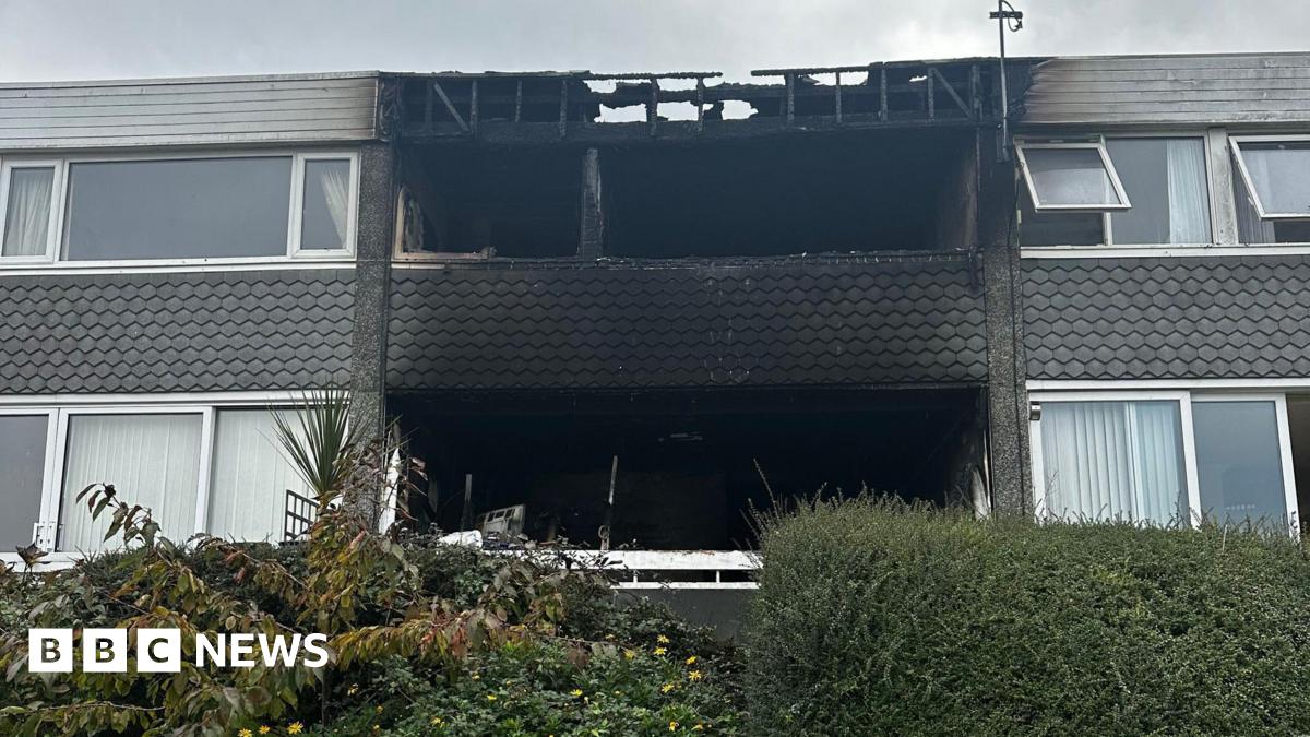 Brixham terraced house completely destroyed by fire - BBC News