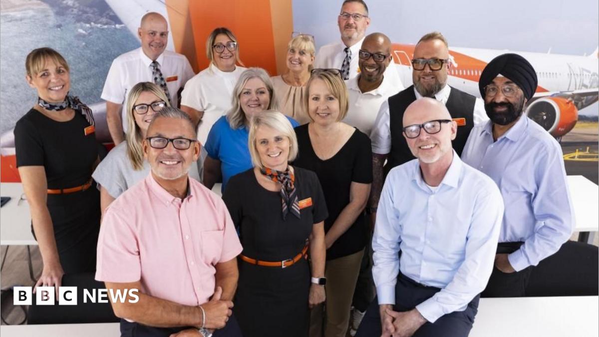 New career at 50 for trainee EasyJet cabin crew - BBC News