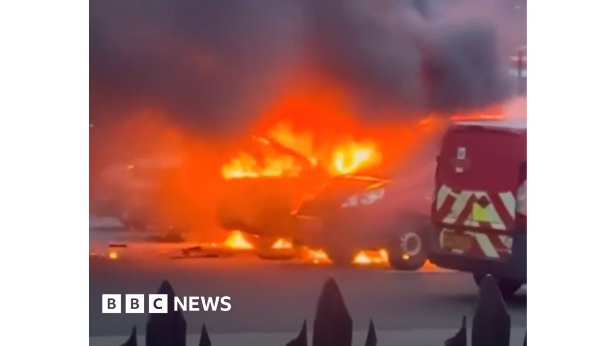 Four vans on fire in Hereford Royal Mail car park - BBC News