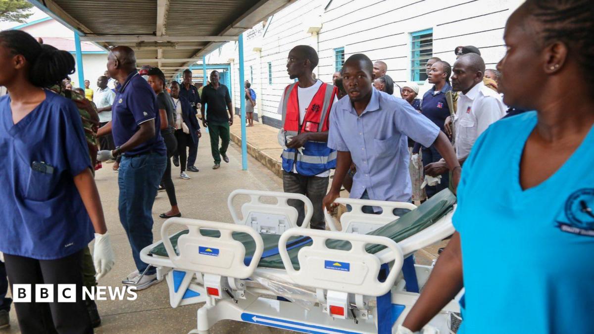 Bus crash kills 25 people returning from funeral in Kenya - BBC News
