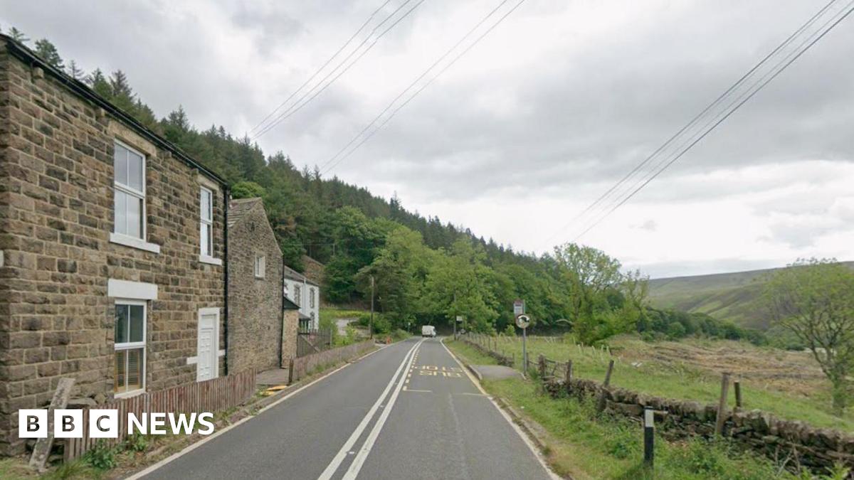 Man dies in single-vehicle crash on Snake Pass - BBC News