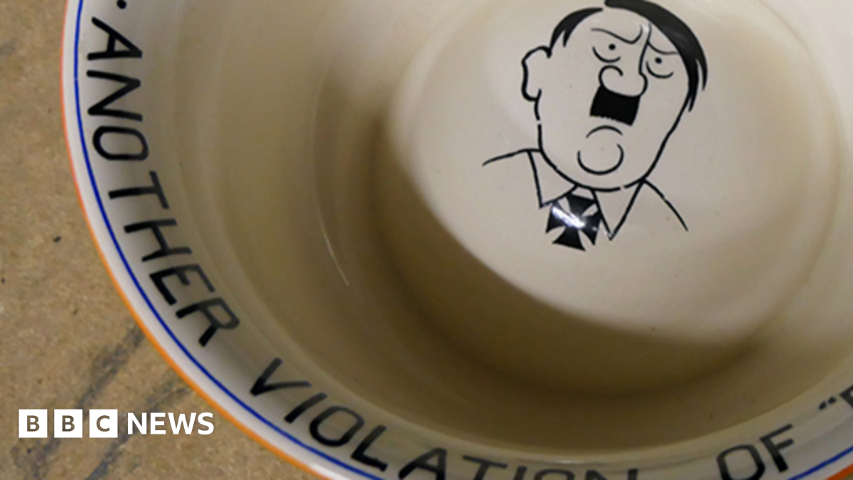 Warwickshire: Hitler potty among Thomas Crapper loos up for sale - BBC News