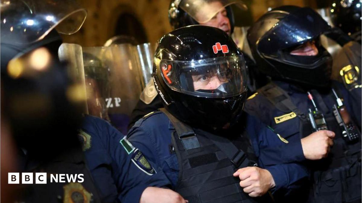 Protests in Mexico as controversial judicial reform passed - BBC News