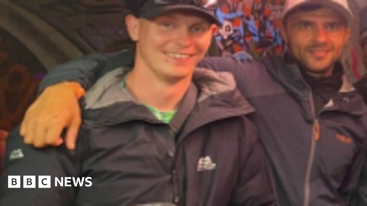 Lenny Scott: Friend of alleged prison officer killer 'felt used' - BBC News