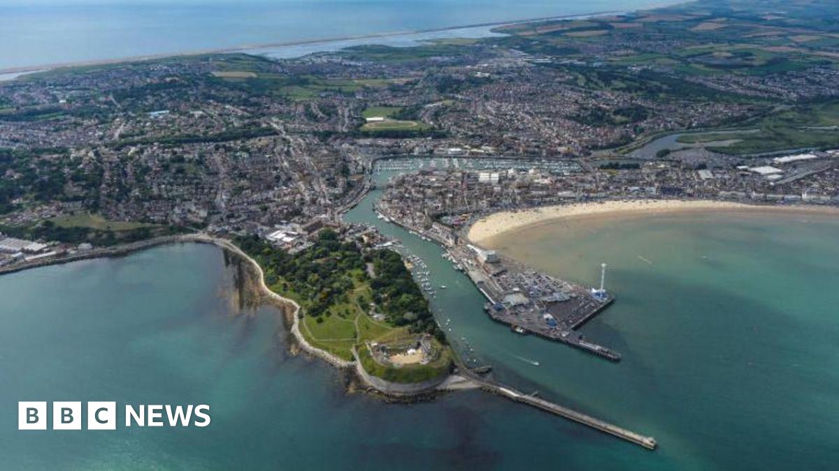 Weymouth Harbour: Legal change could end ferry hopes - BBC News