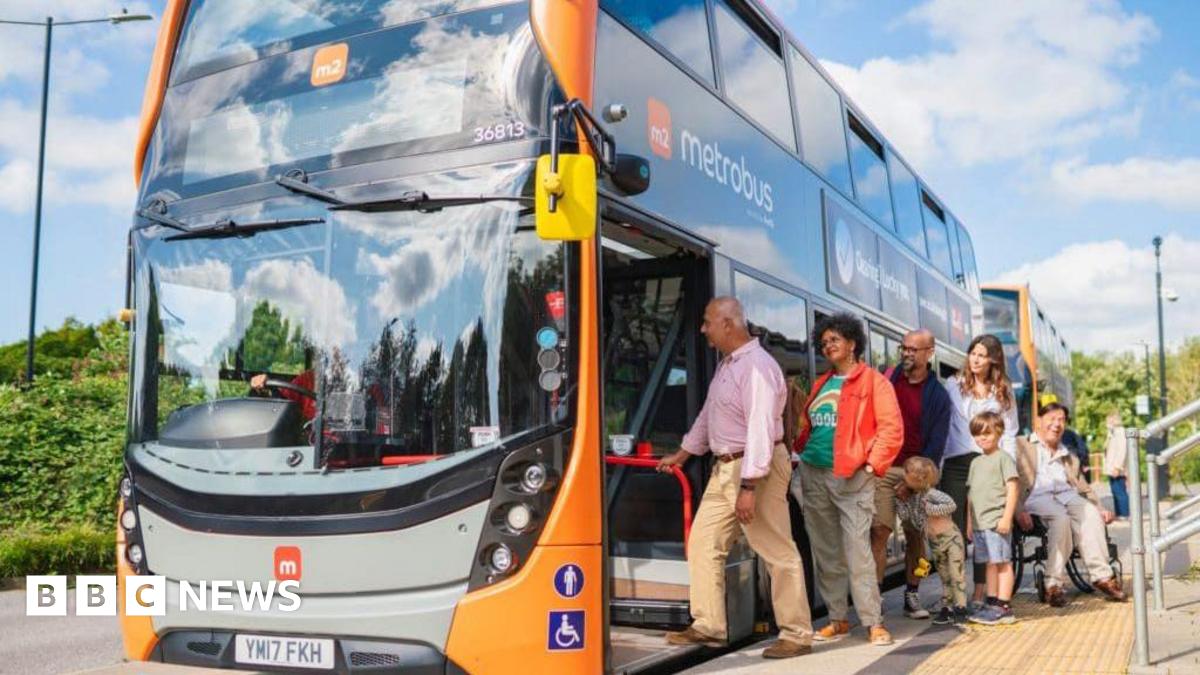 Bristol: New express buses proposed with stops on M32 - BBC News