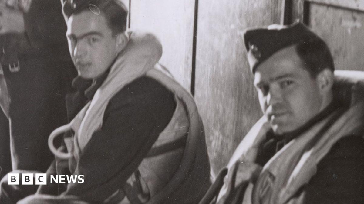 Stories of WW2 airmen told in new Duxford museum galleries - BBC News