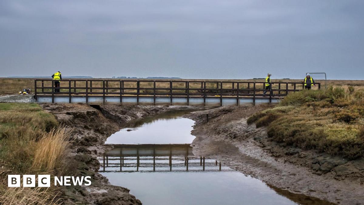 Stiffkey marshes: Work completed to replace damaged footbridge - BBC News