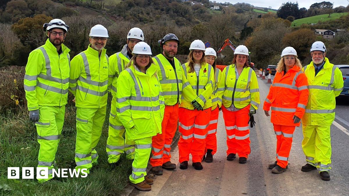 Drainage work on part of A38 in Cornwall after crashes - BBC News