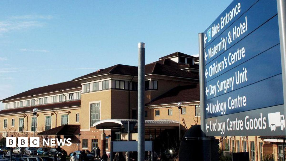 Families to meet regulators over NHS maternity failings - BBC News