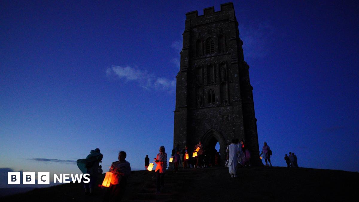 Somerset in Pictures: Sacred pilgrimage and seaside views - BBC News