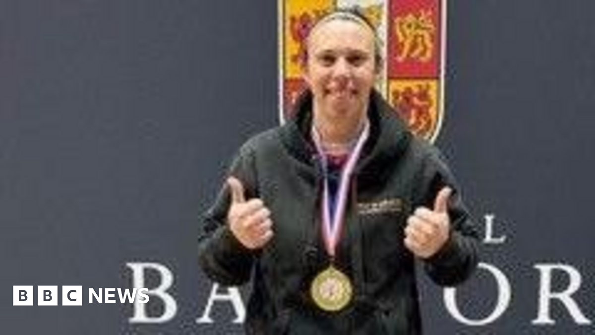 Second weightlifting gold for Devon fitness coach - BBC News