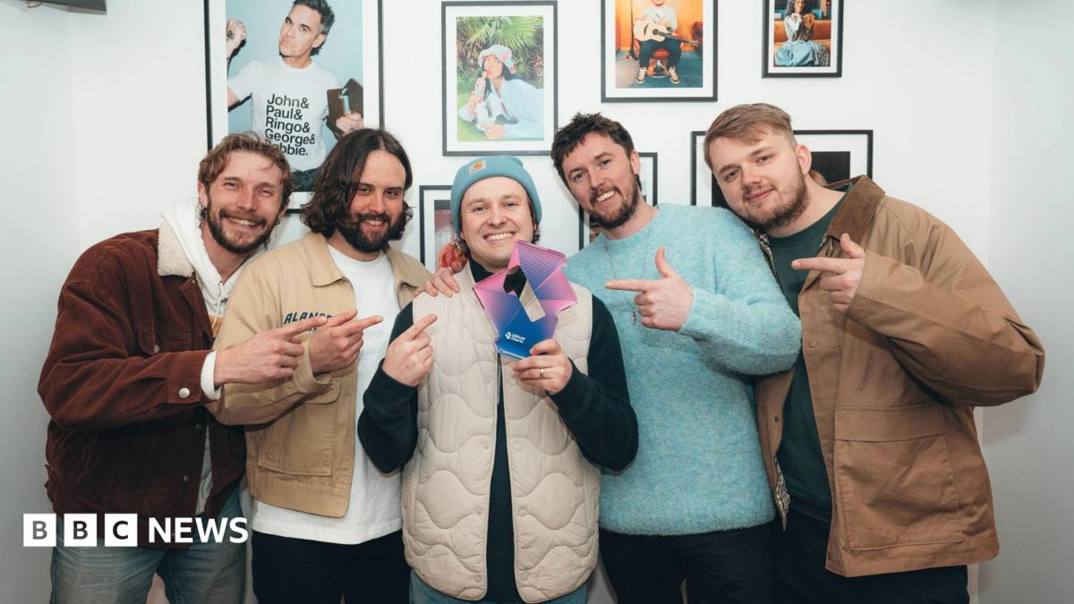 Crystal Tides celebrate Top 40 breakthrough - BBC News