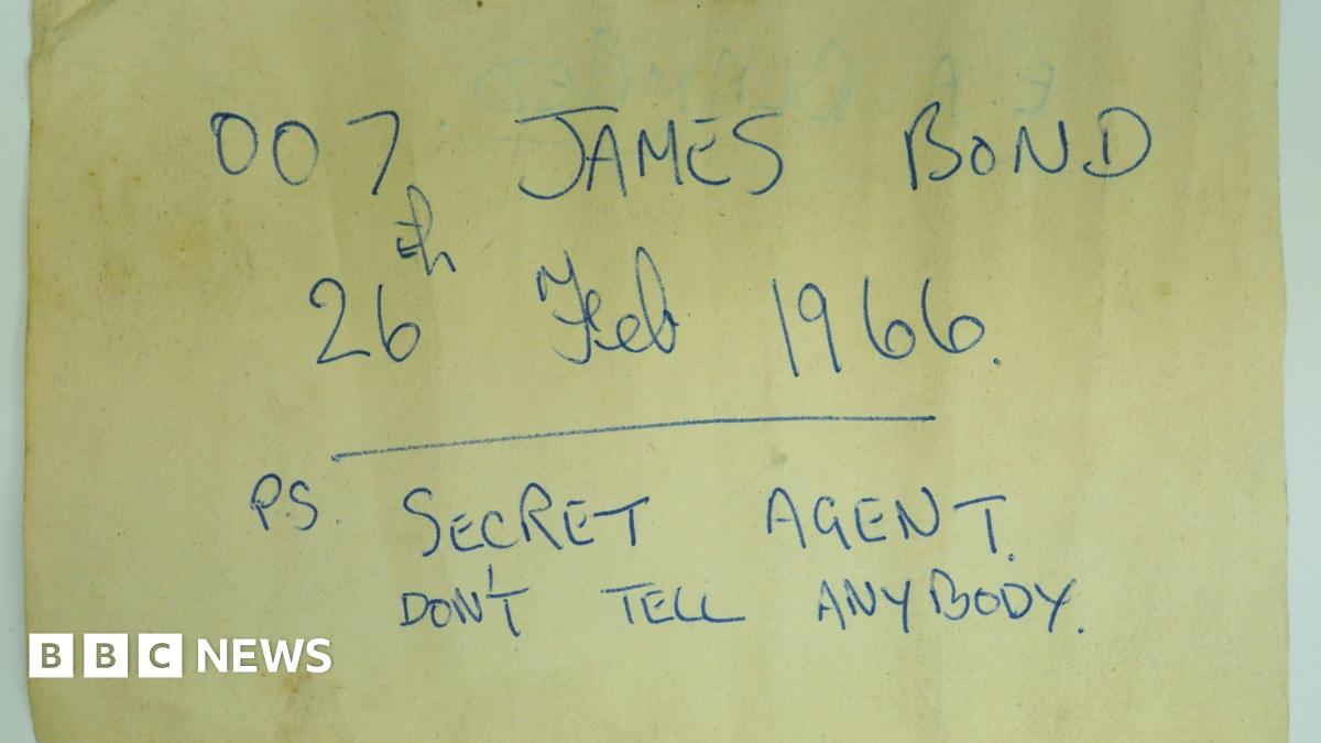 Jersey Heritage search for mystery note writer from 1966 - BBC News