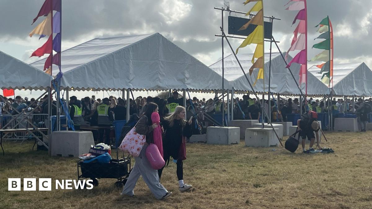 Boardmasters: Crowds arriving as camp gates open - BBC News