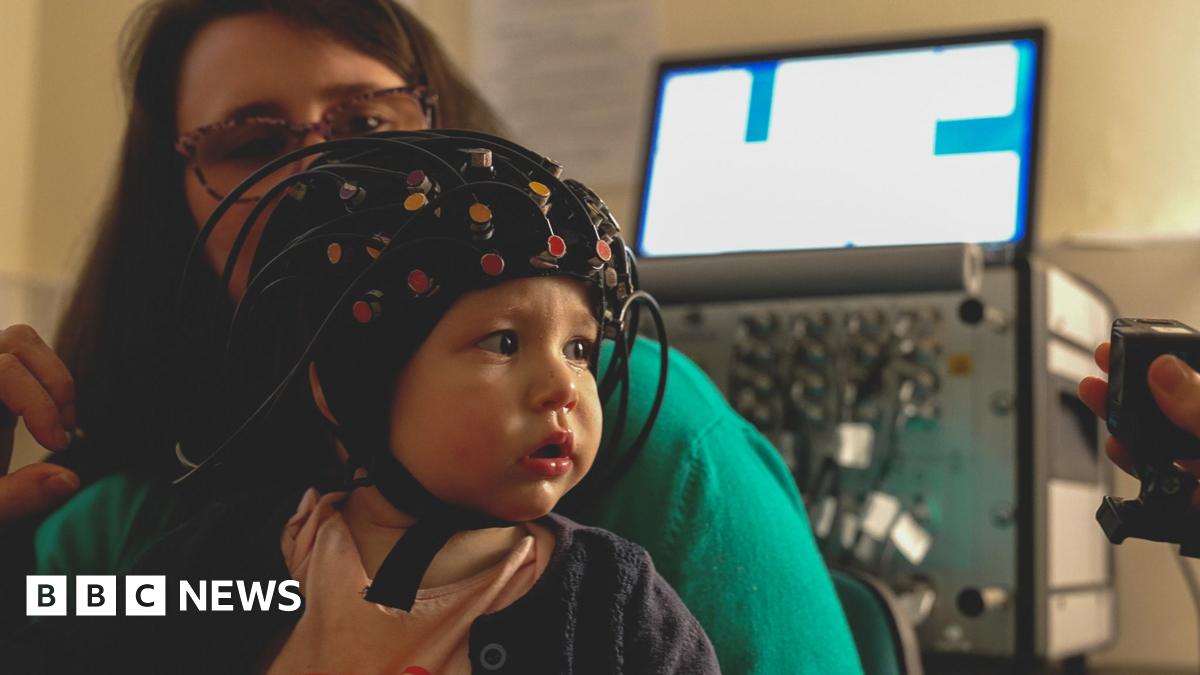 The pioneering child development study monitoring babies’ brains - BBC News