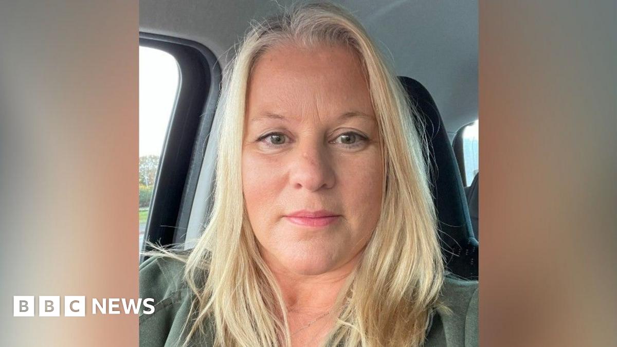 Norwich hospital apologises after 'botched' breast surgery - BBC News