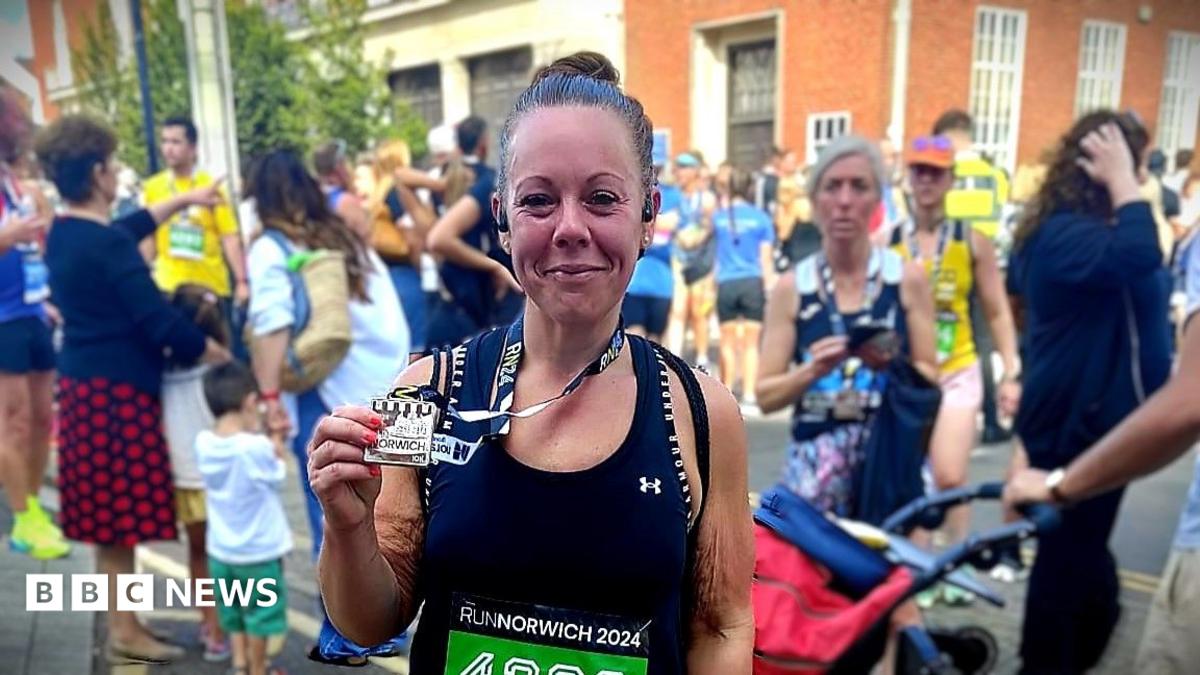 Norwich runner - 'I lost 10 stone and ran 10km in under an hour' - BBC News