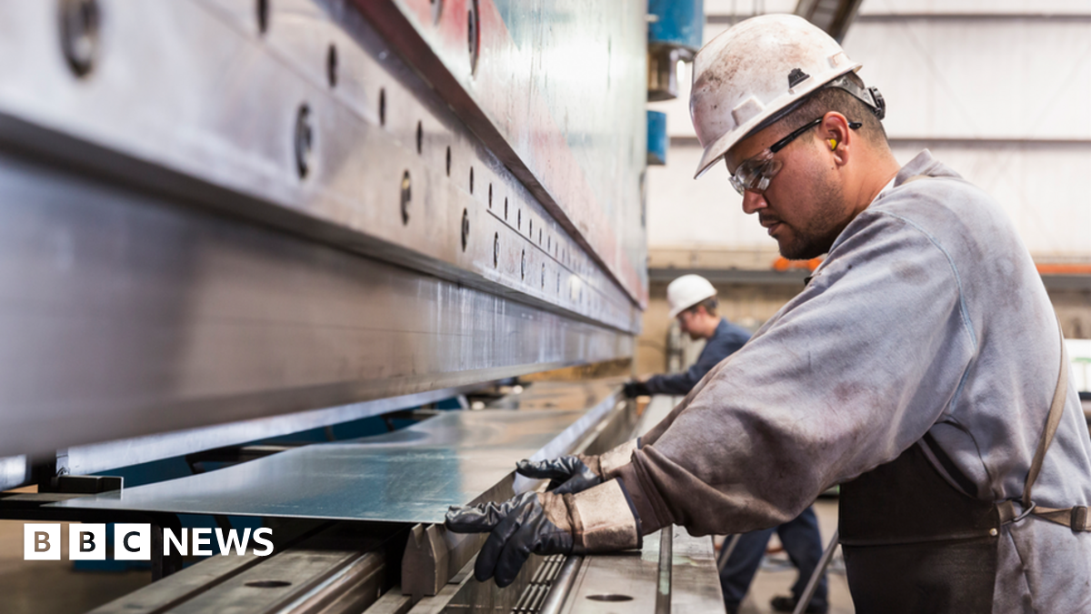 US job creation robust despite banking crisis - BBC News