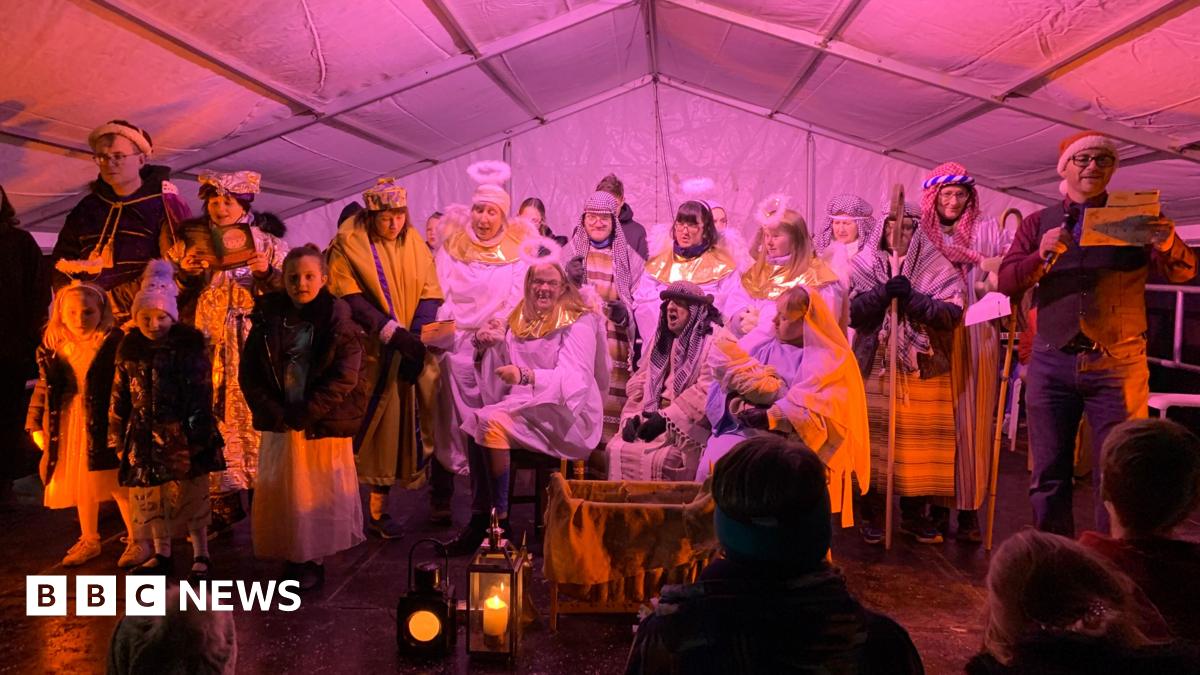 Live Christmas nativity show returns to Douglas after hiatus - BBC News